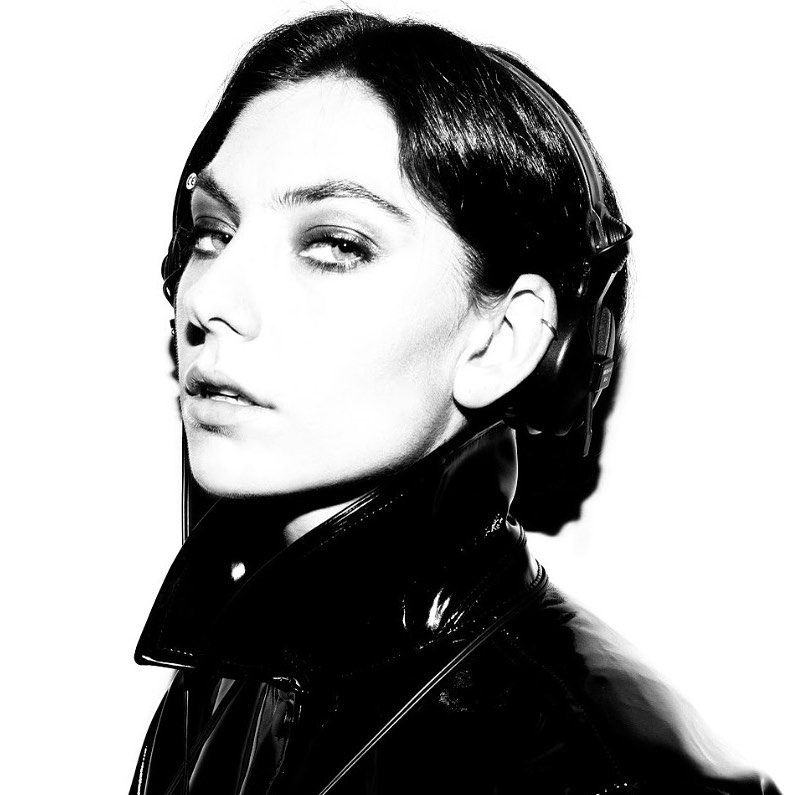 Robyn Bevan | Scrolller