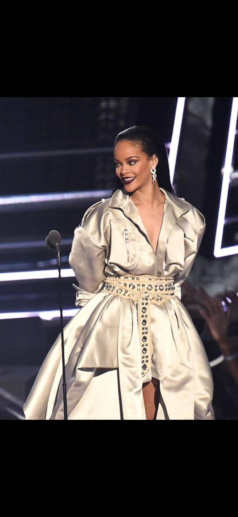 Robyn Rihanna Fenty | Scrolller