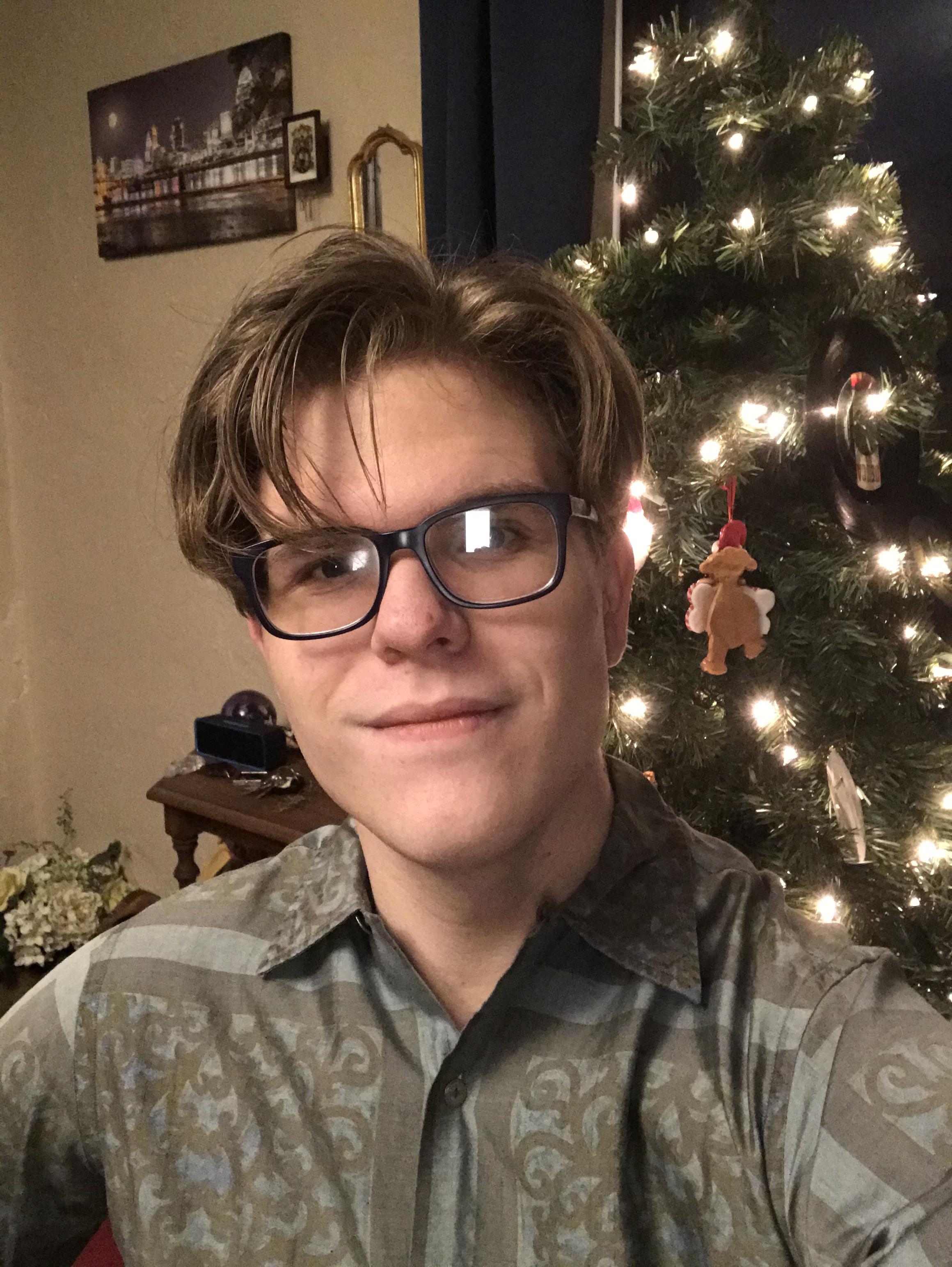 Rocking around the Christmas tree 🎄 | Scrolller