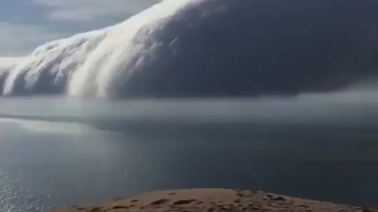 Roll clouds over Lake Michigan are quite recurrent | Scrolller