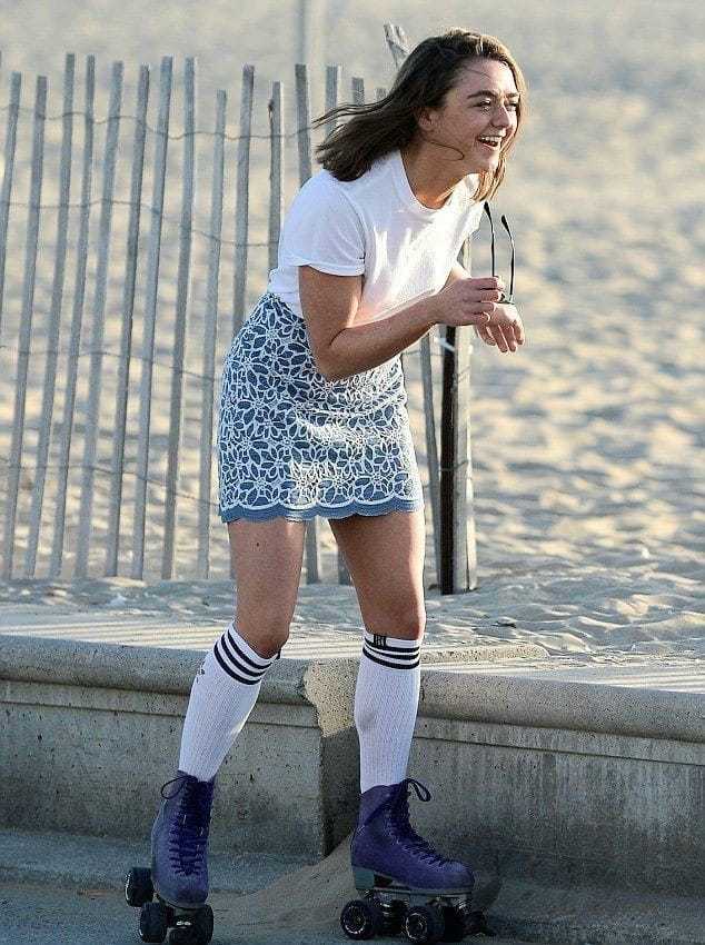 Roller Girl | Scrolller