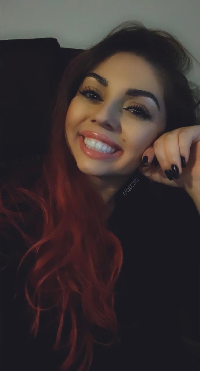 Romanian cutie, here to bless your weekend 💋 | Scrolller