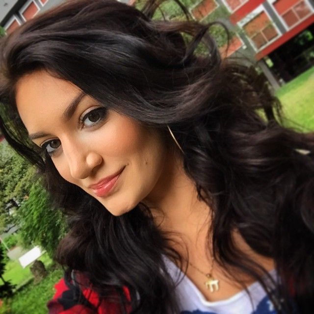 Rosee Divine | Scrolller