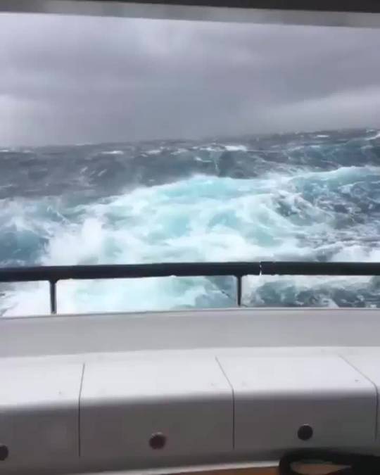 Rough Seas Scrolller