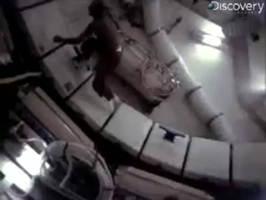 Running on the walls of Skylab | Scrolller