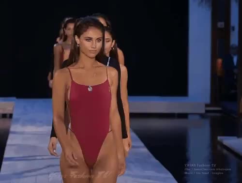 Runway Turn | Scrolller