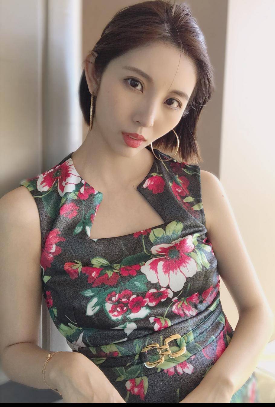 Ruru Kikuchi (菊池瑠々) | Scrolller