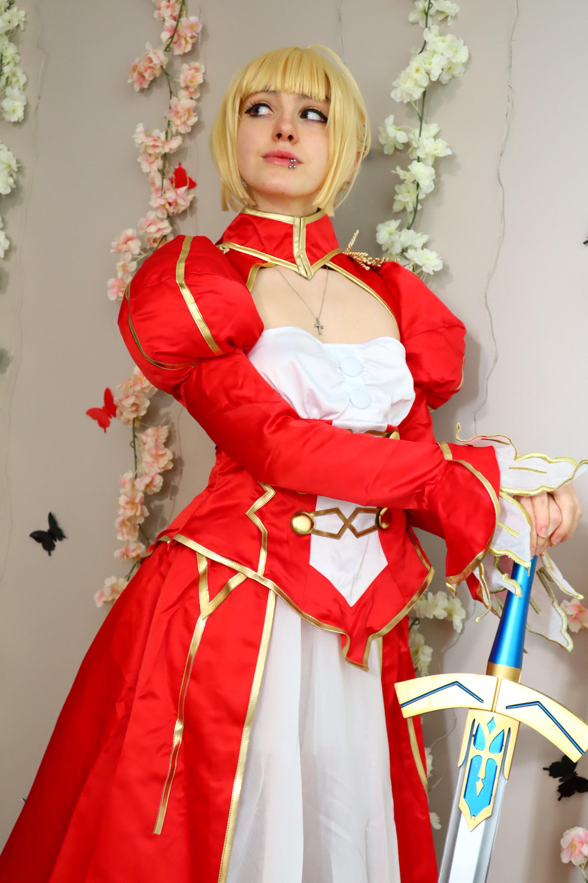 Saber (Fate/Stay Night) (Cosplayer: LittleKawaiiMouse) | Scrolller