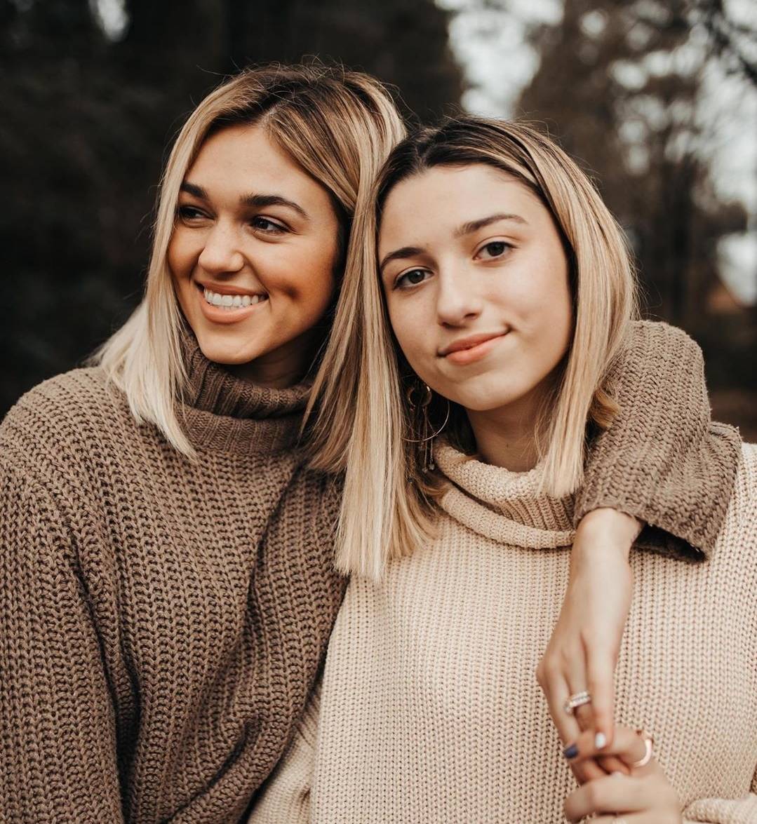 Sadie with her sister | Scrolller