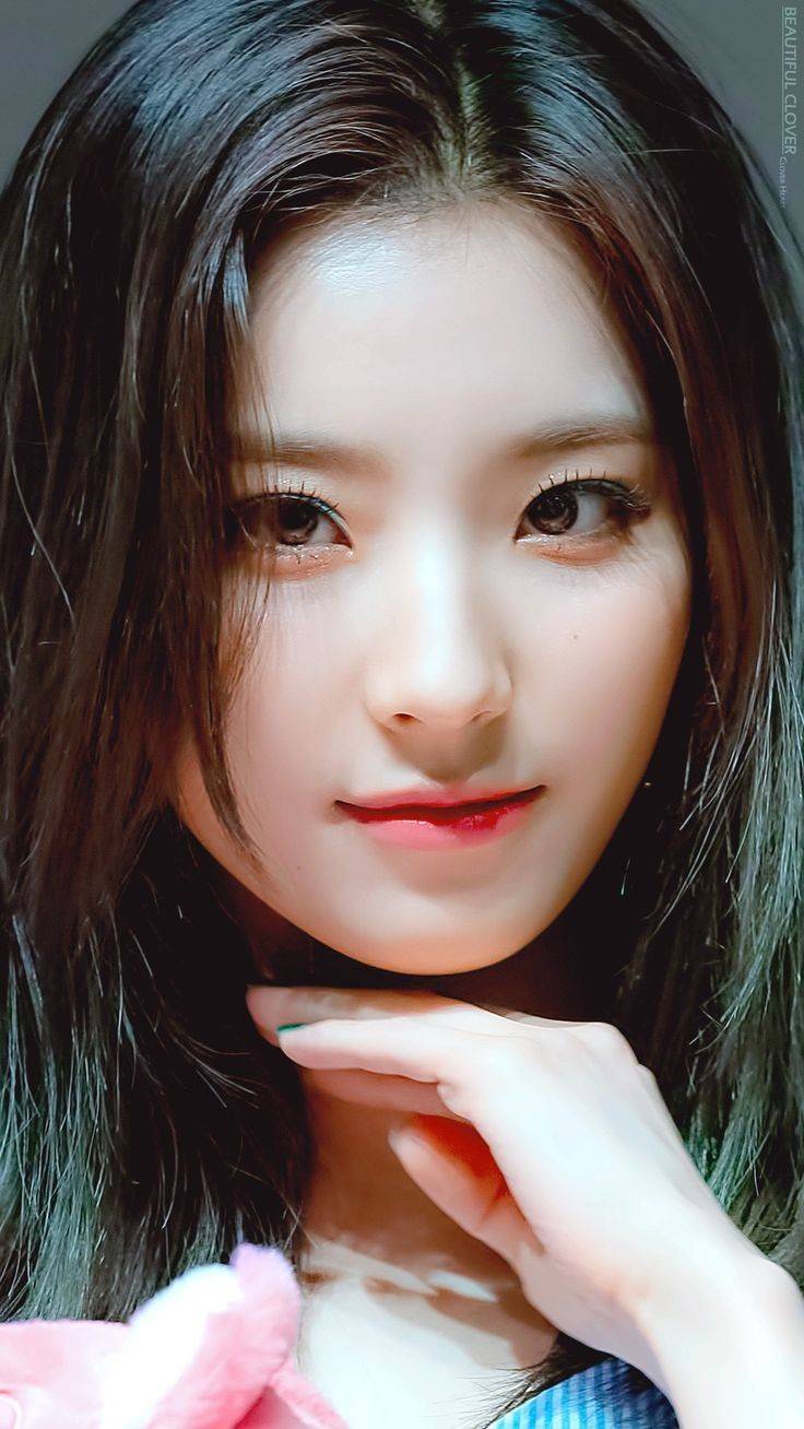 Saerom's stunning face | Scrolller