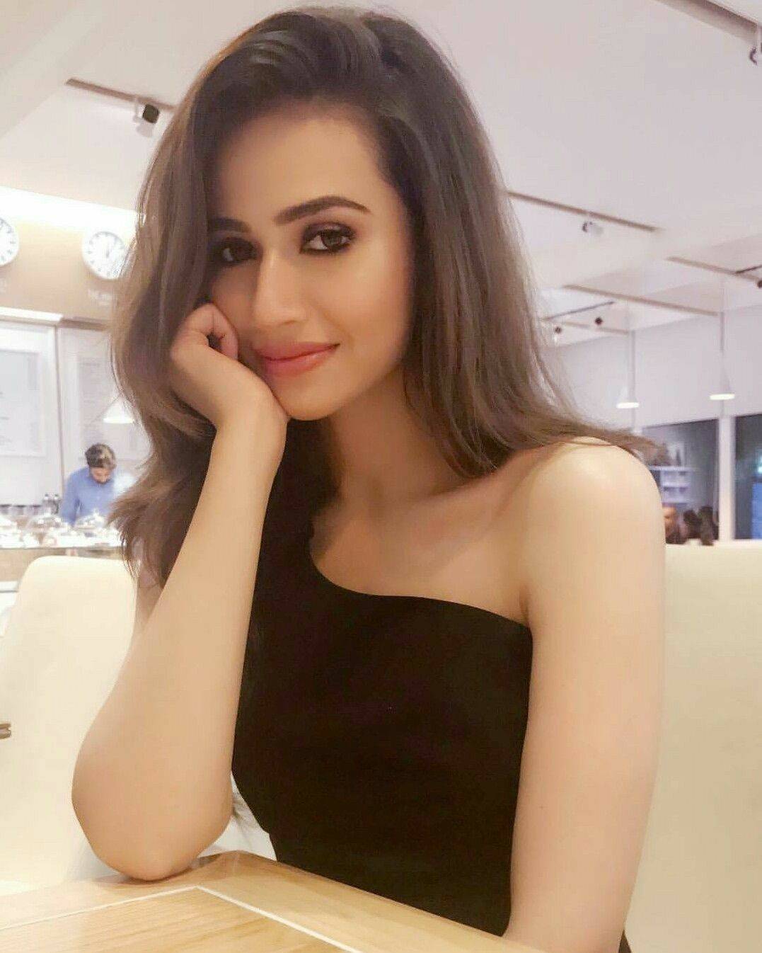 Sana Javed Lusty look | Scrolller