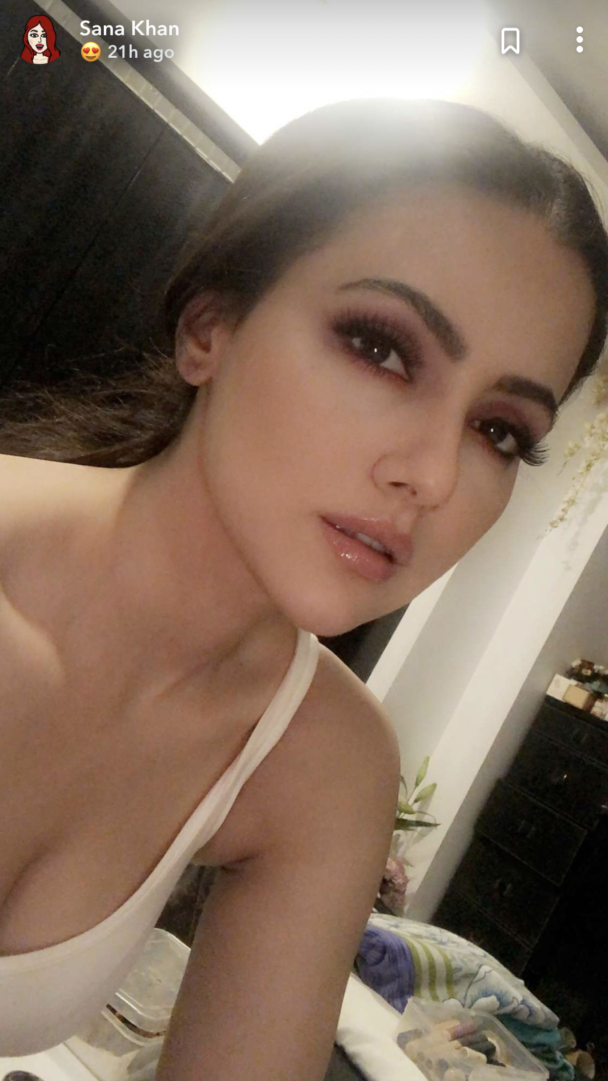 Sana Khan Scrolller