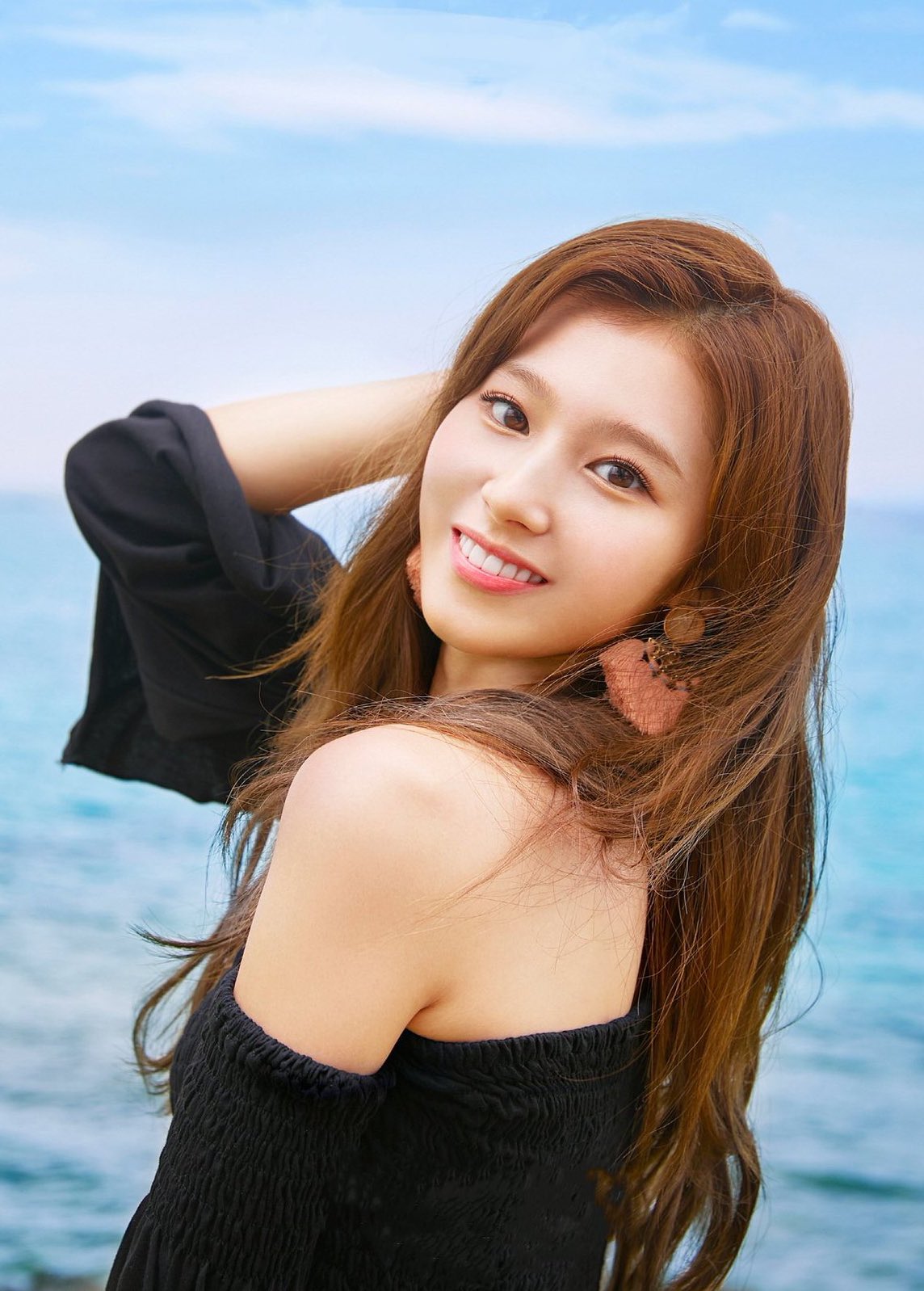 Sana turning around to you | Scrolller