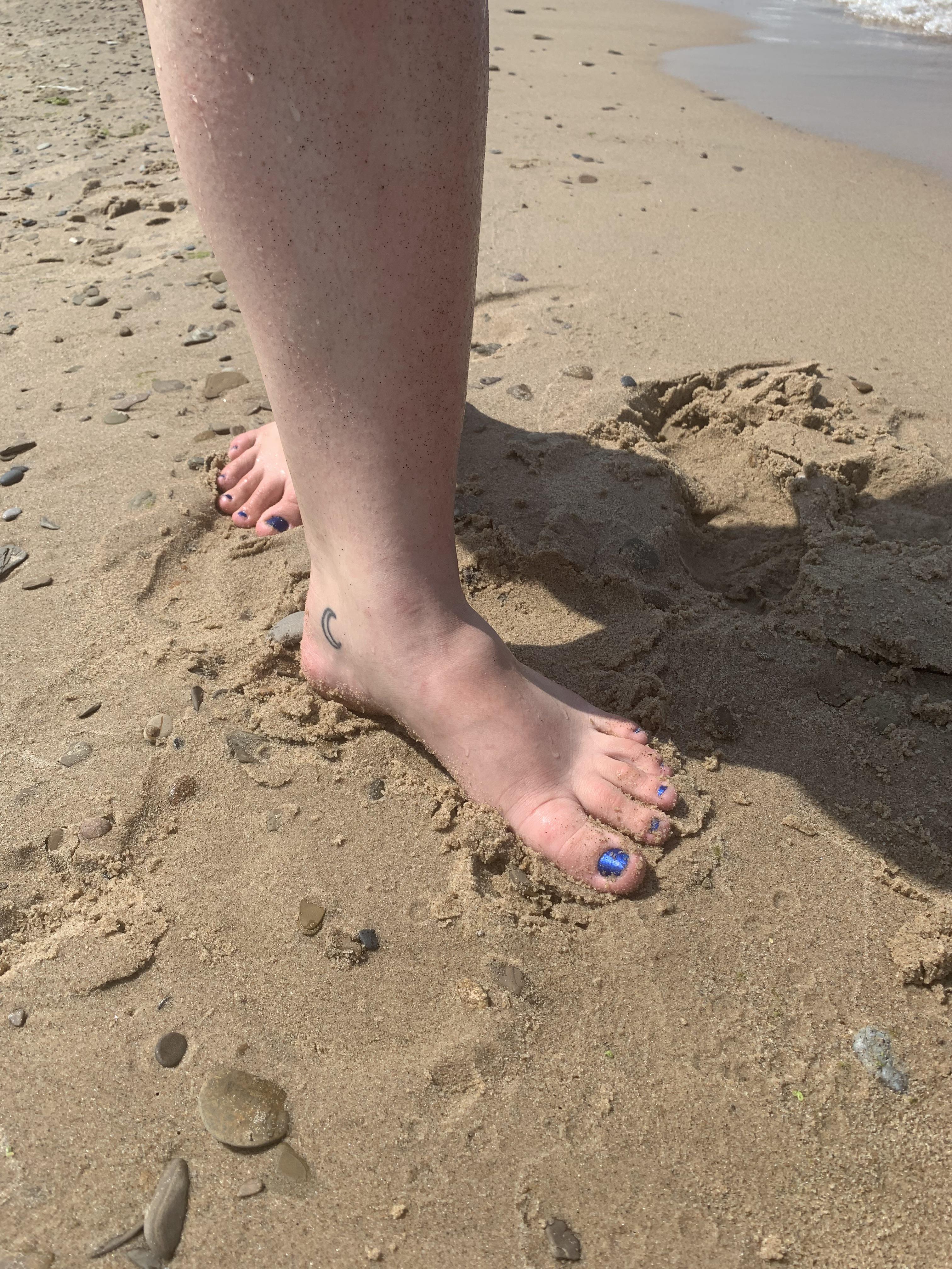 Sandy soles | Scrolller