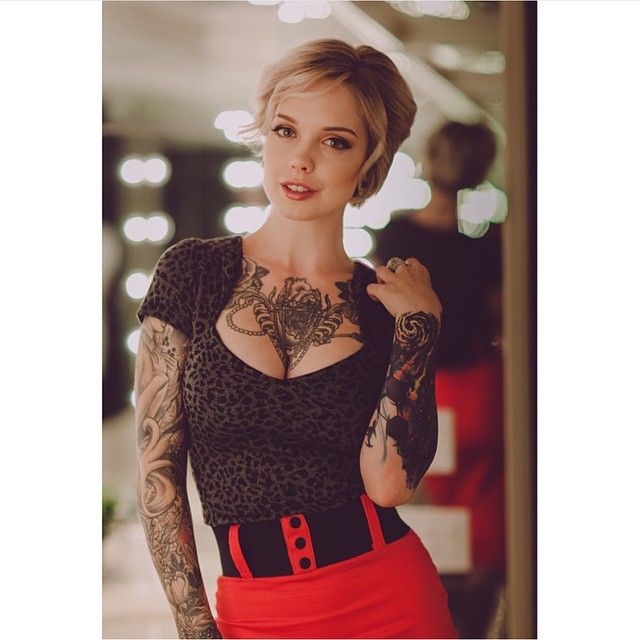 Sara X Mills | Scrolller