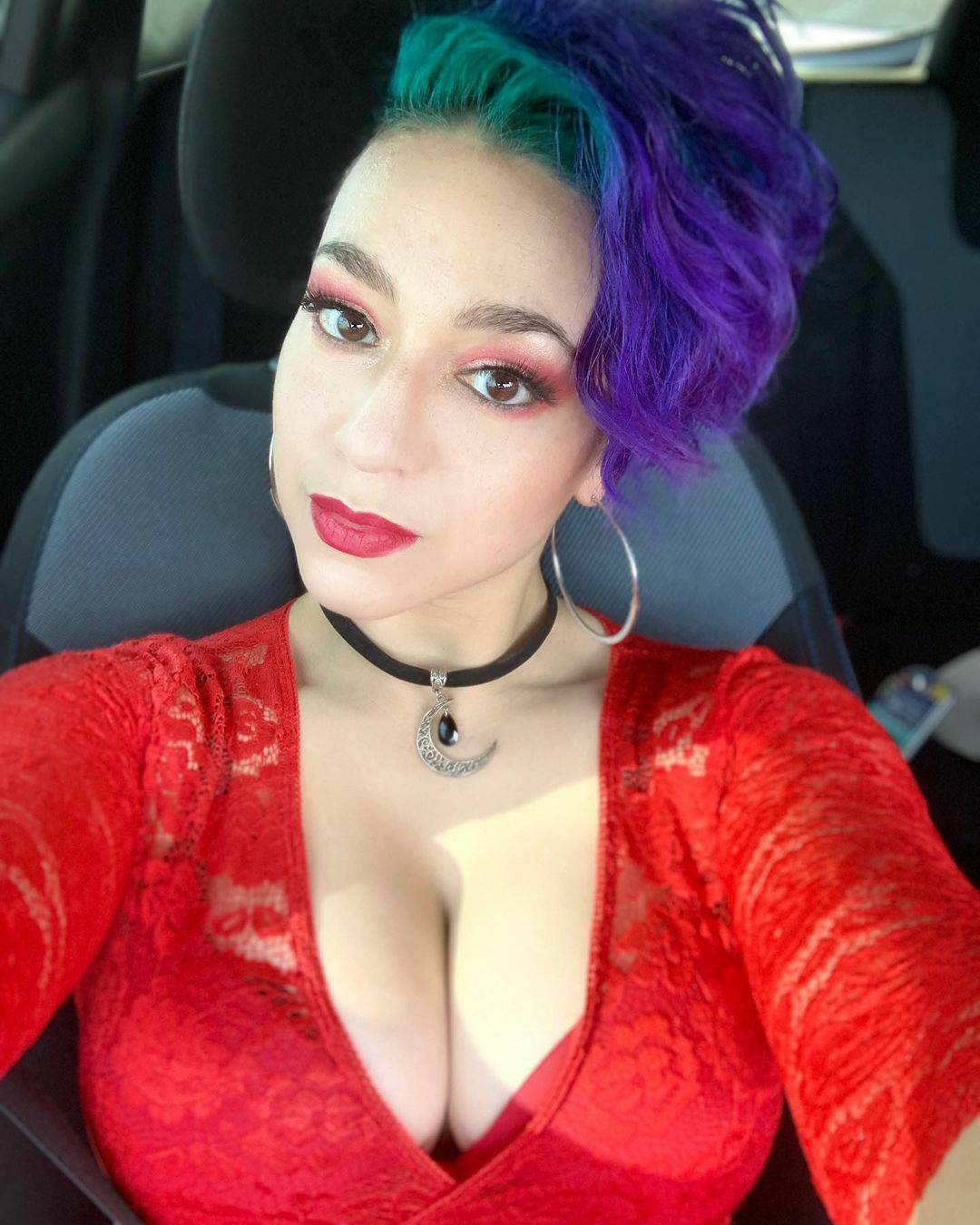 Sarah The Rebel | Scrolller