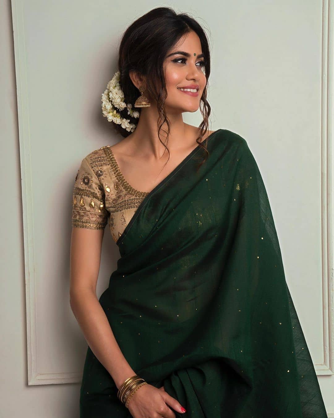 Saree Beauty Aditi Scrolller