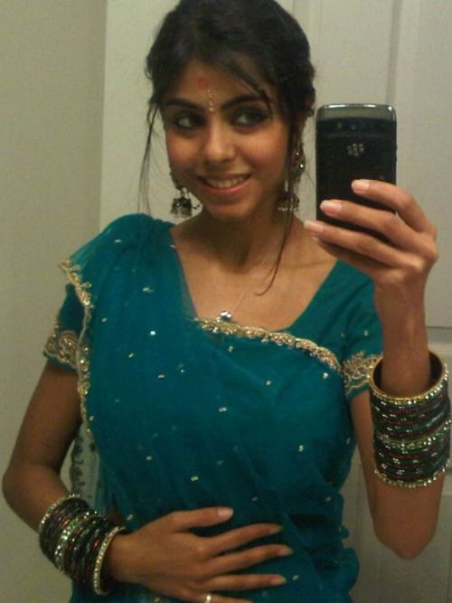 Sari Hottie | Scrolller