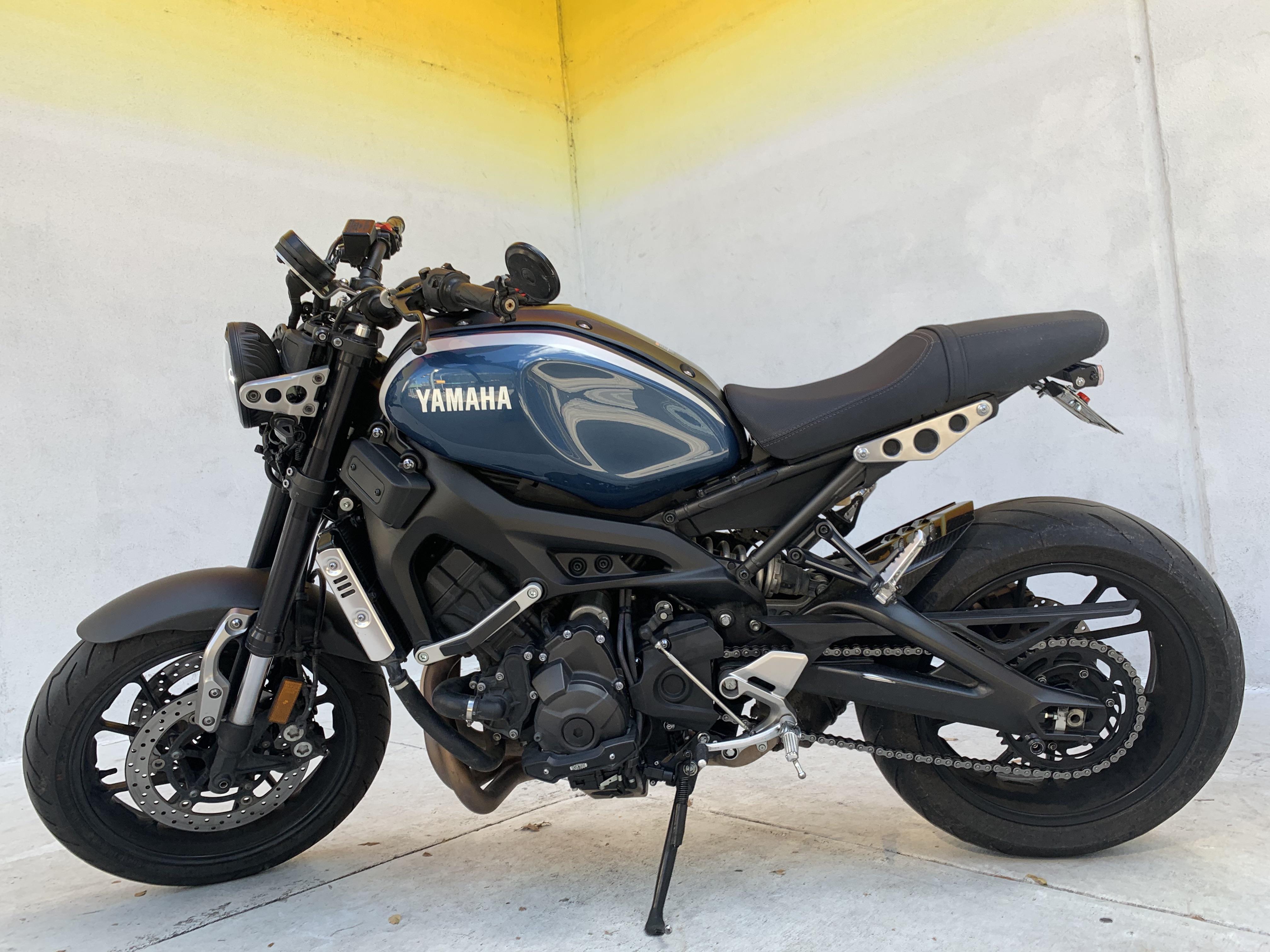 Saw another pic in front of this wall and wanted to join the bandwagon -my 2016 XSR900 | Scrolller