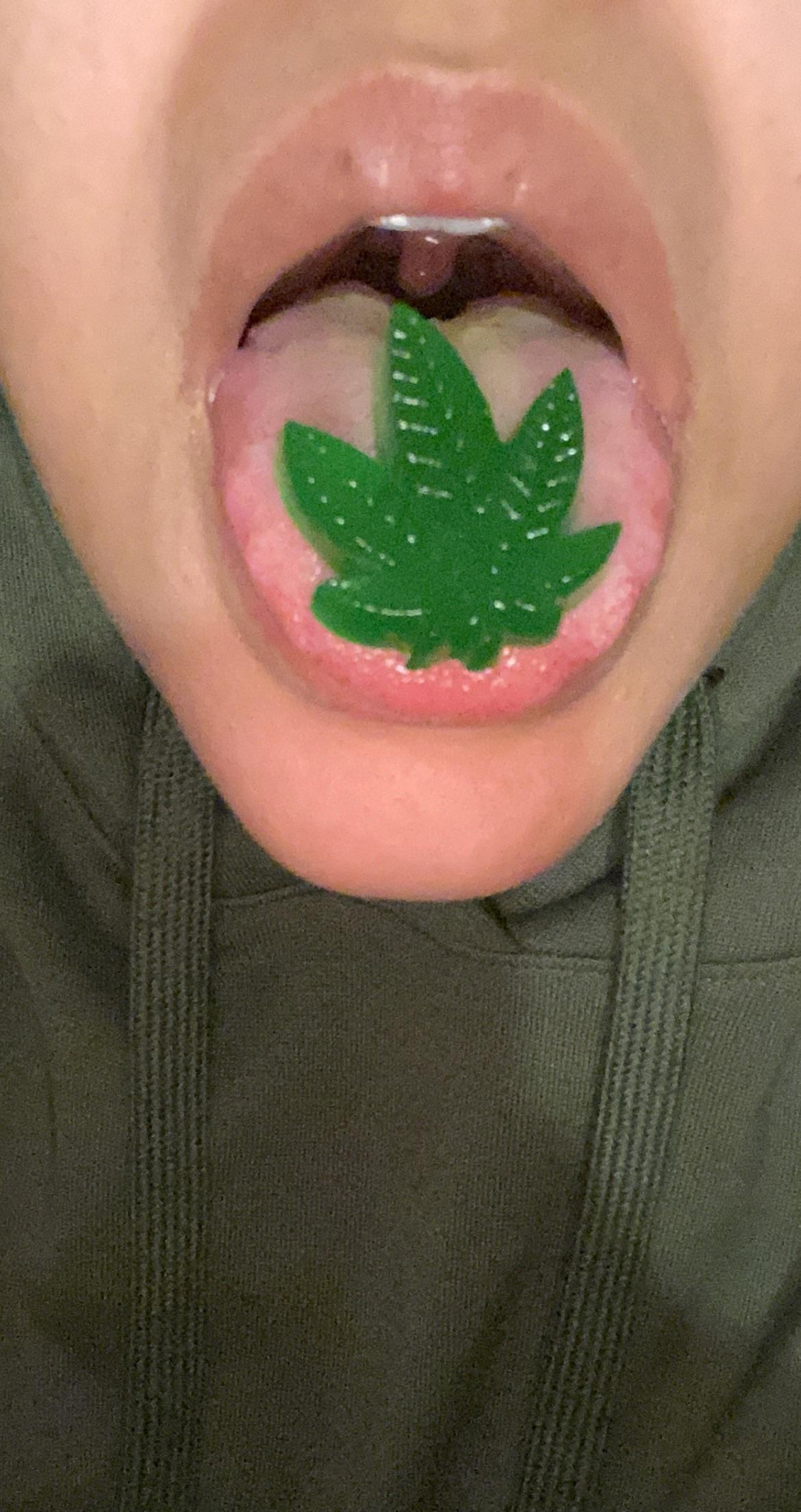 Say Hello To My Uvula 💨 Come Suck On An Edible And Get High With Me