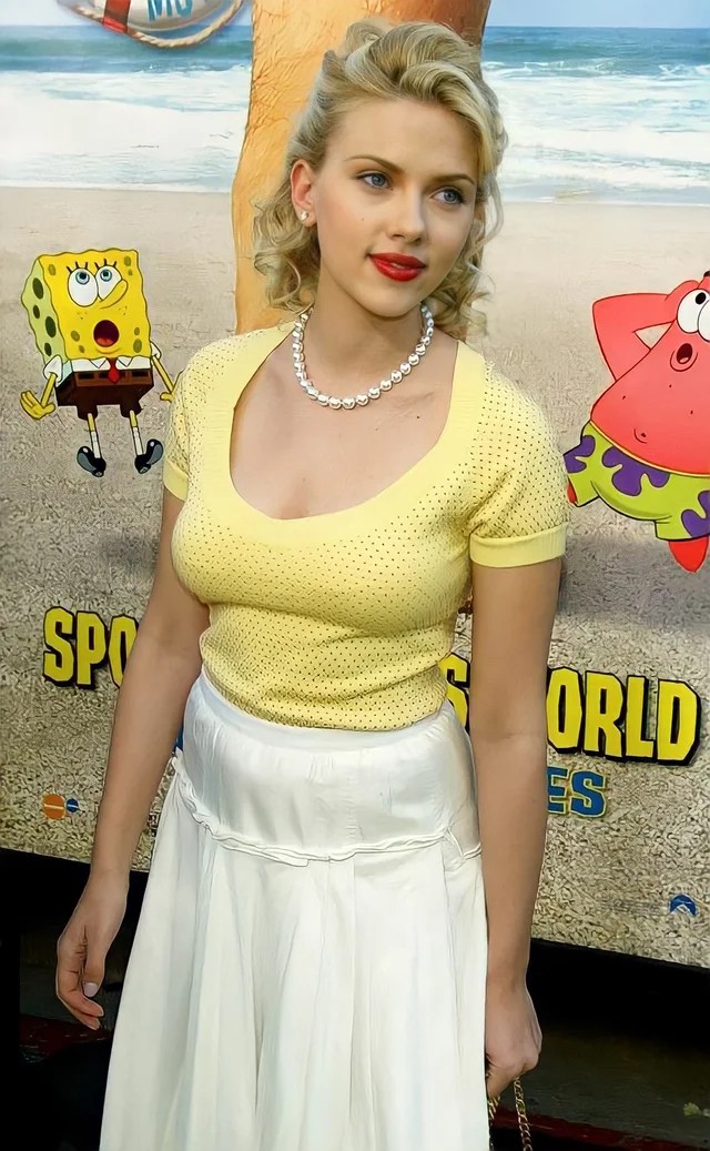 Scarlett Johansson Scrolller 9729