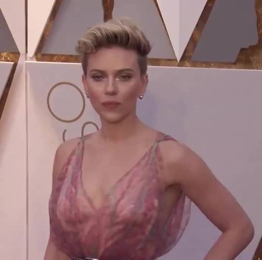 Scarlett Johansson | Scrolller