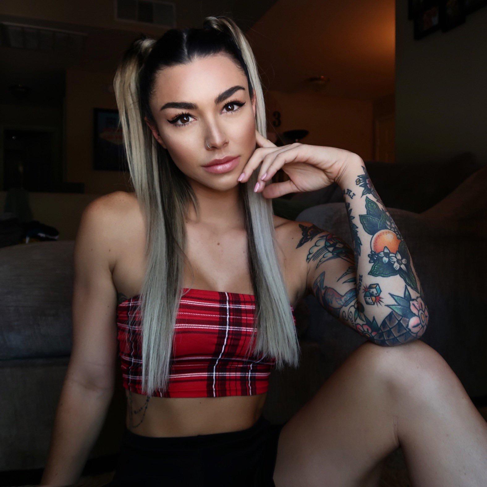 School girl | Scrolller