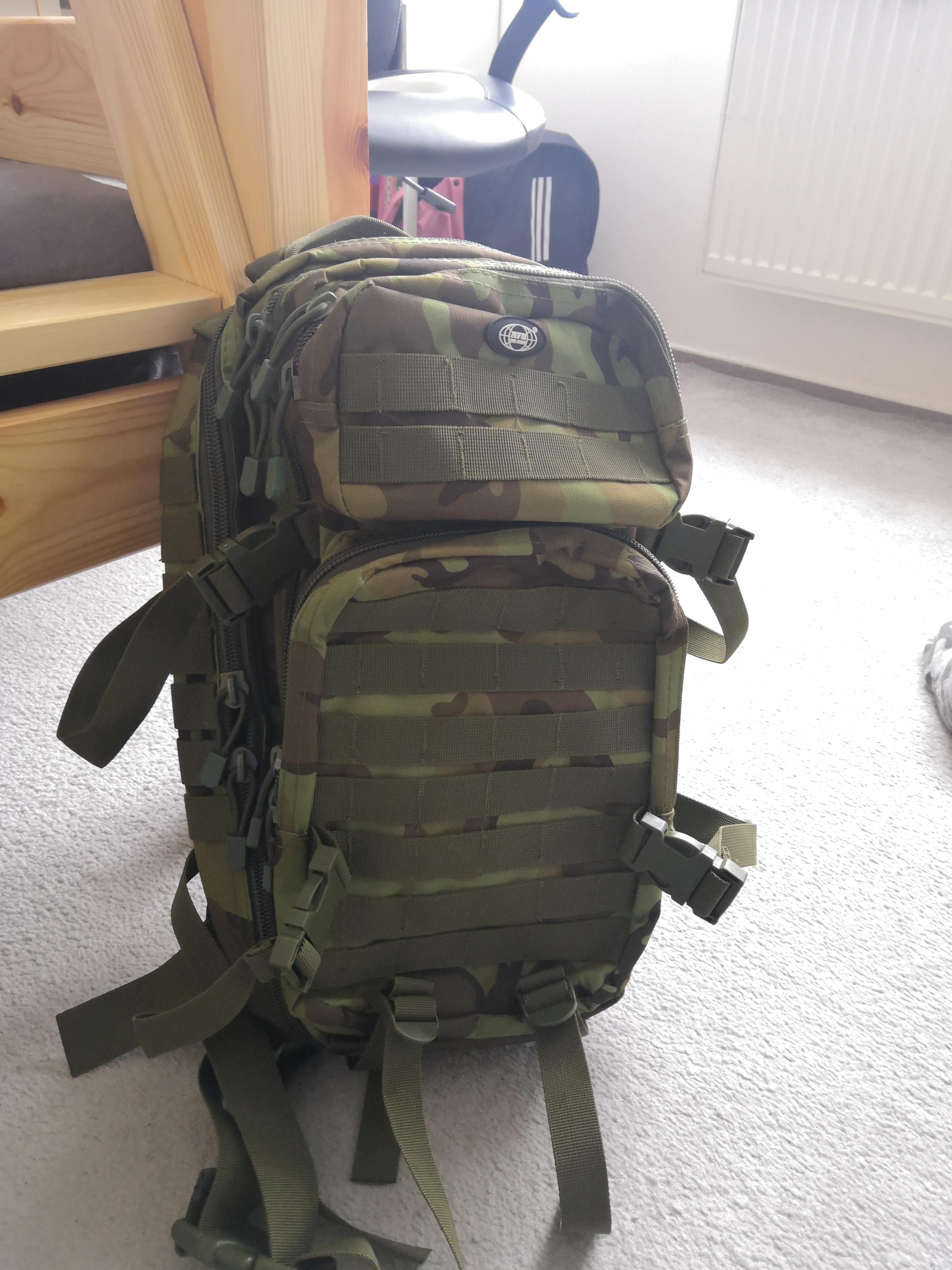 School starts tommorow, and my new backpack just arrived. | Scrolller