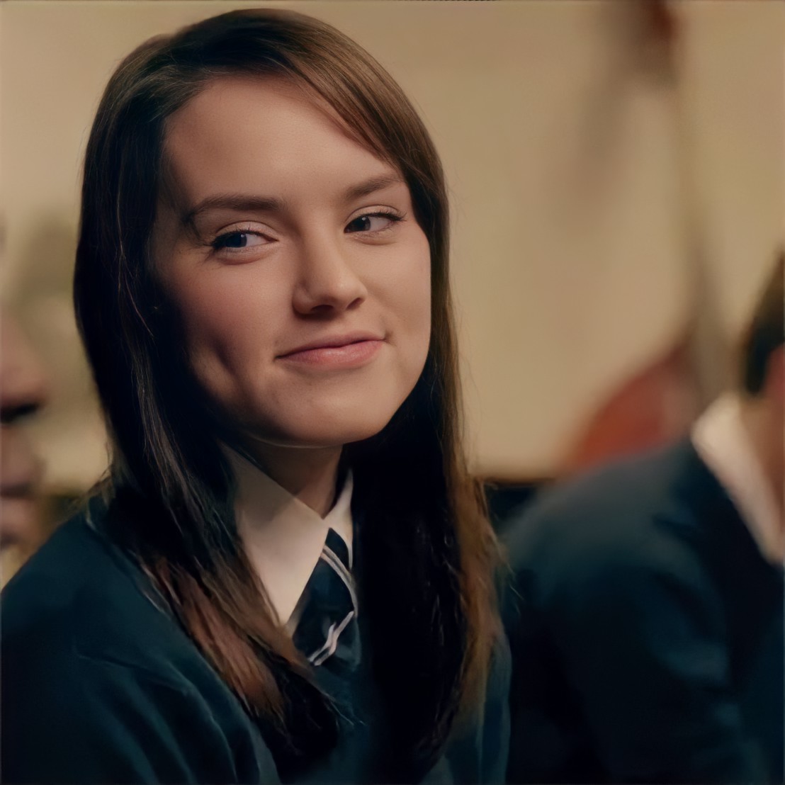 Schoolgirl Daisy Scrolller