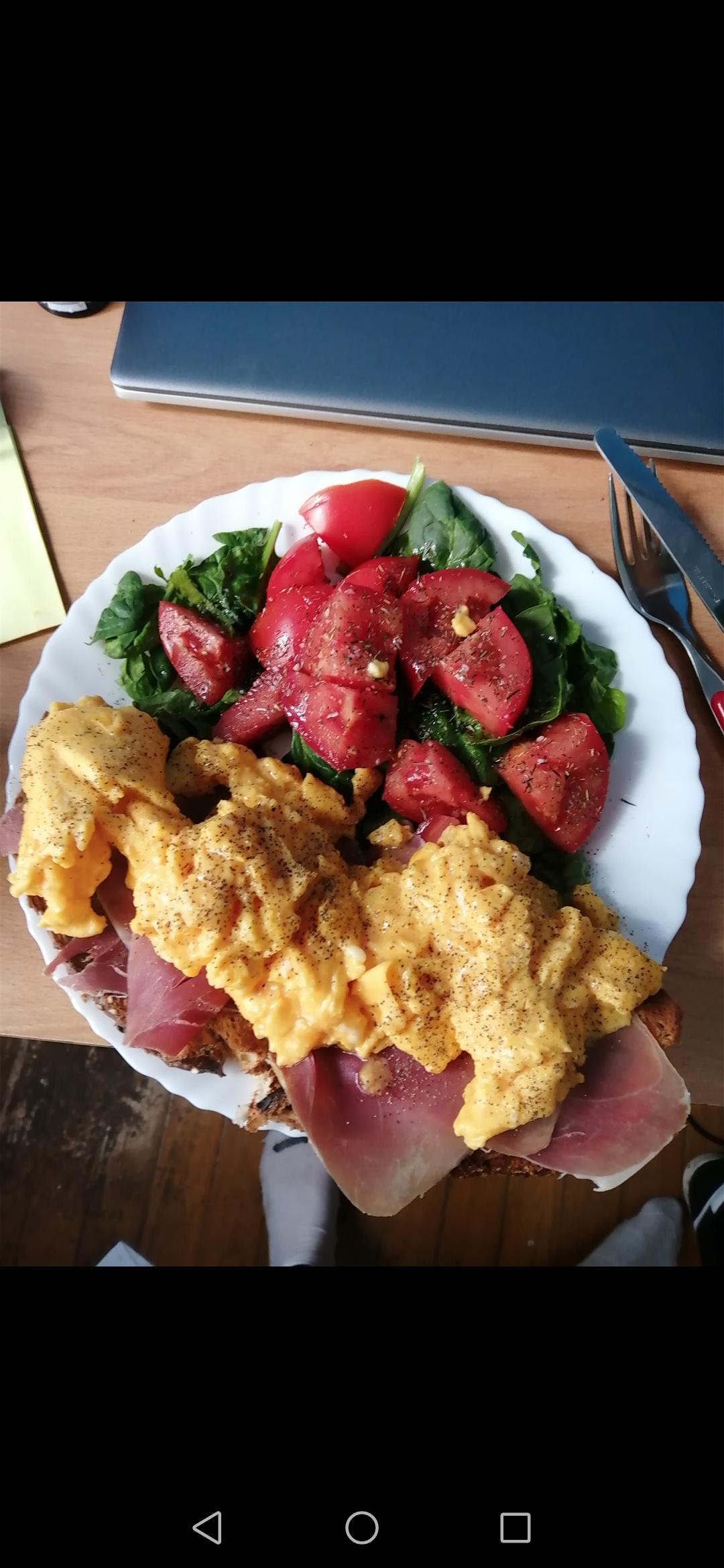 Scrambled w/ ham, Tom's and spinach | Scrolller