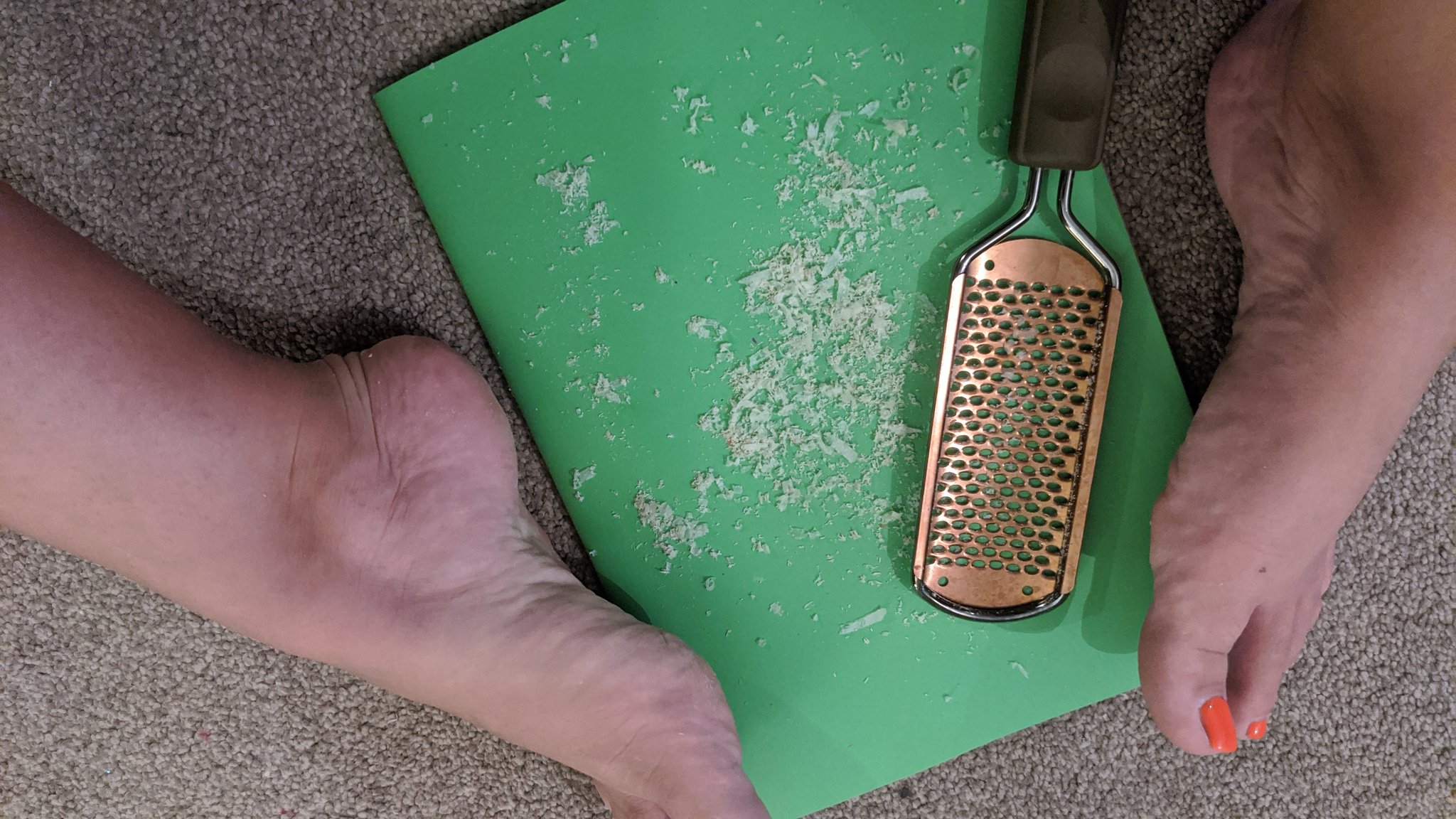 Scratchy scratch scratch | Scrolller