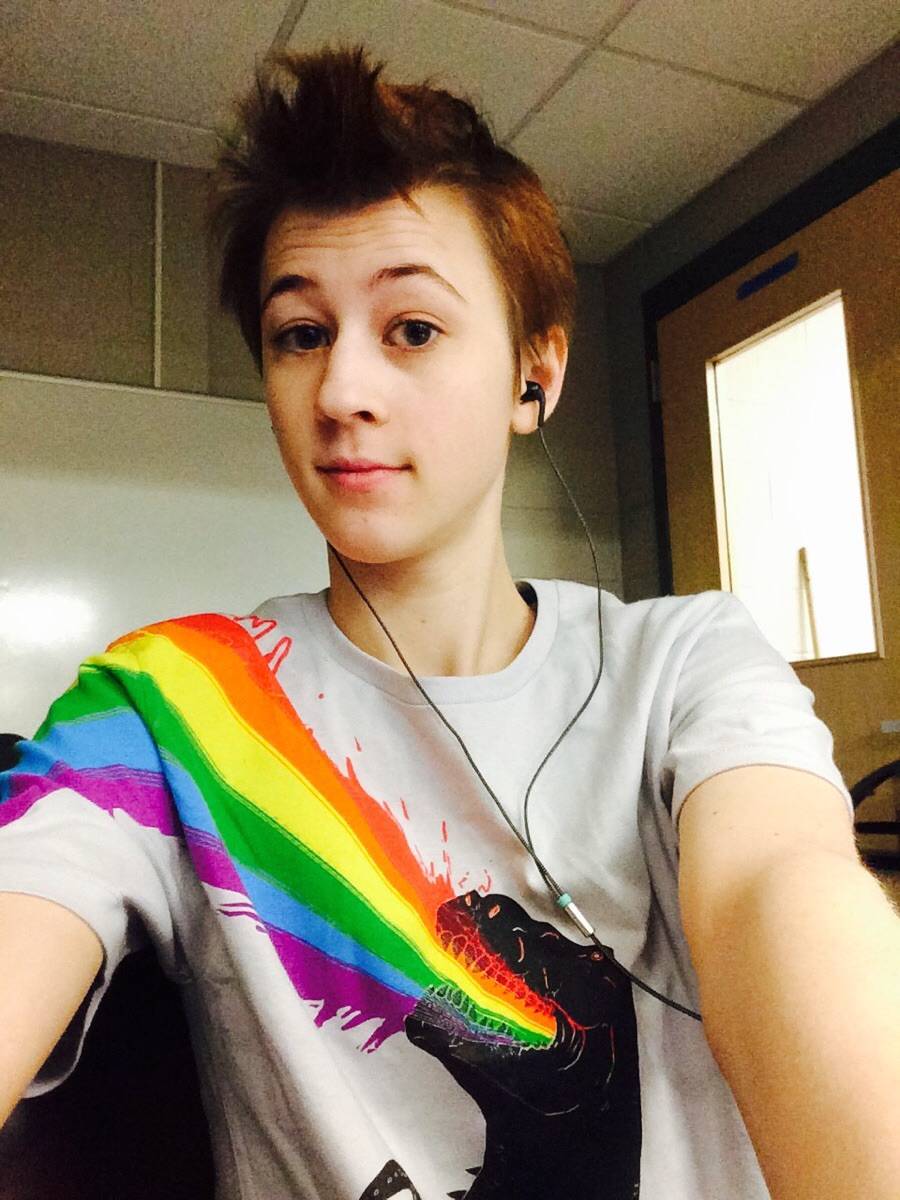 Screw conformity, here's a selfie outside the selfie thread | Scrolller