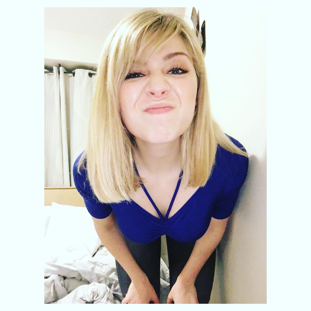 "scrunch" | Scrolller