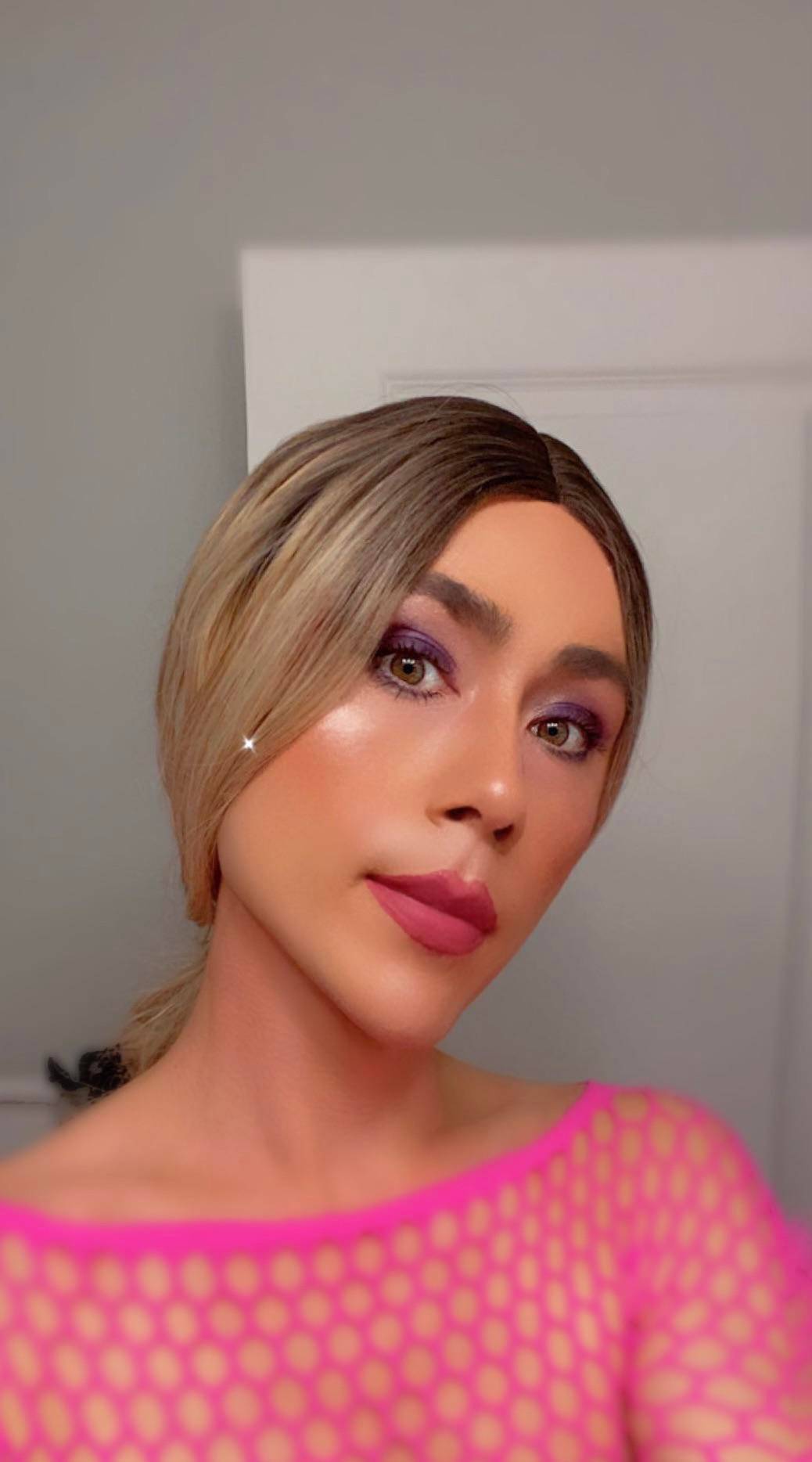 She acts like summer & walks like rain. | Scrolller