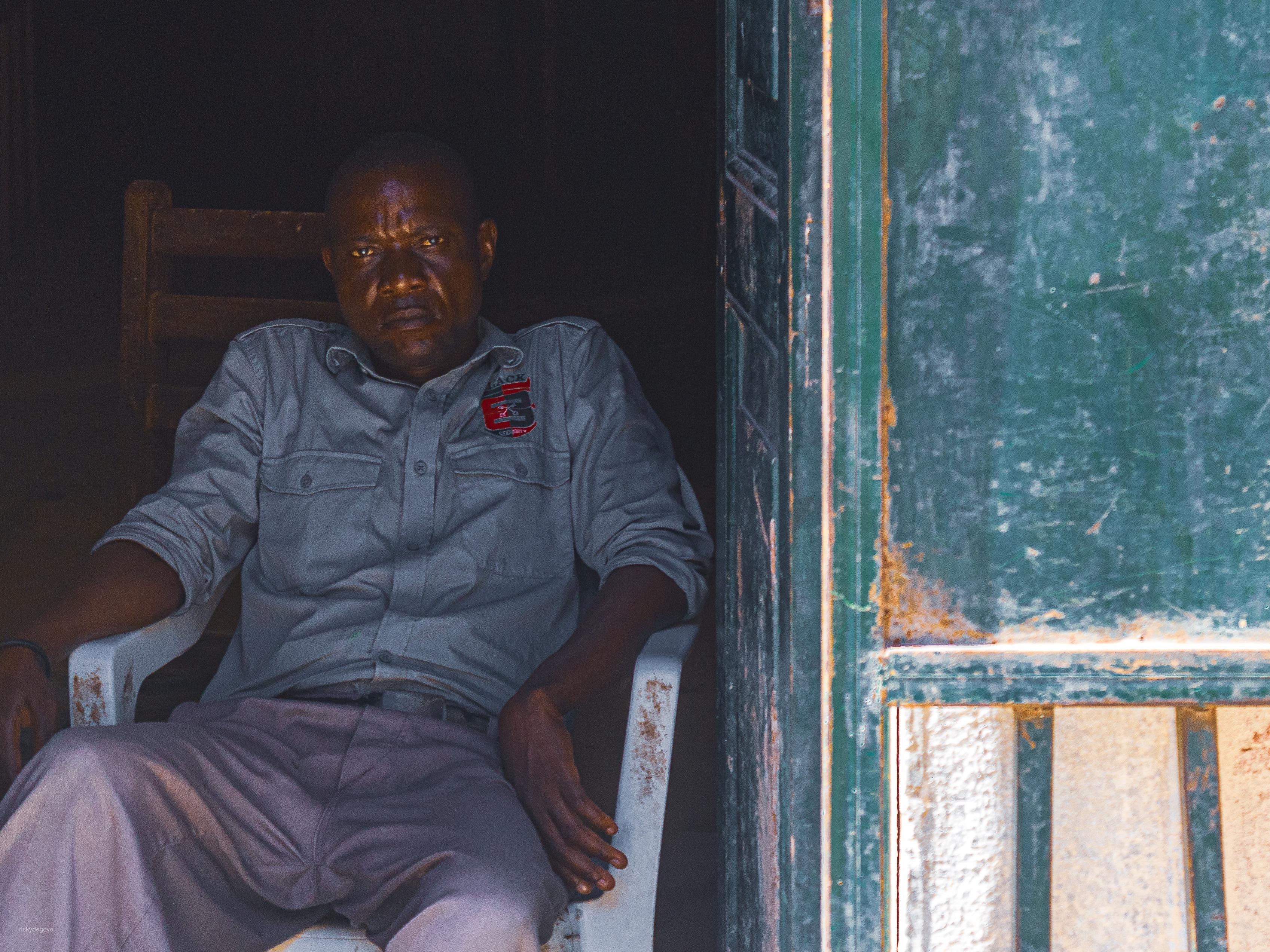 Security guy in Luanda, Angola | Scrolller