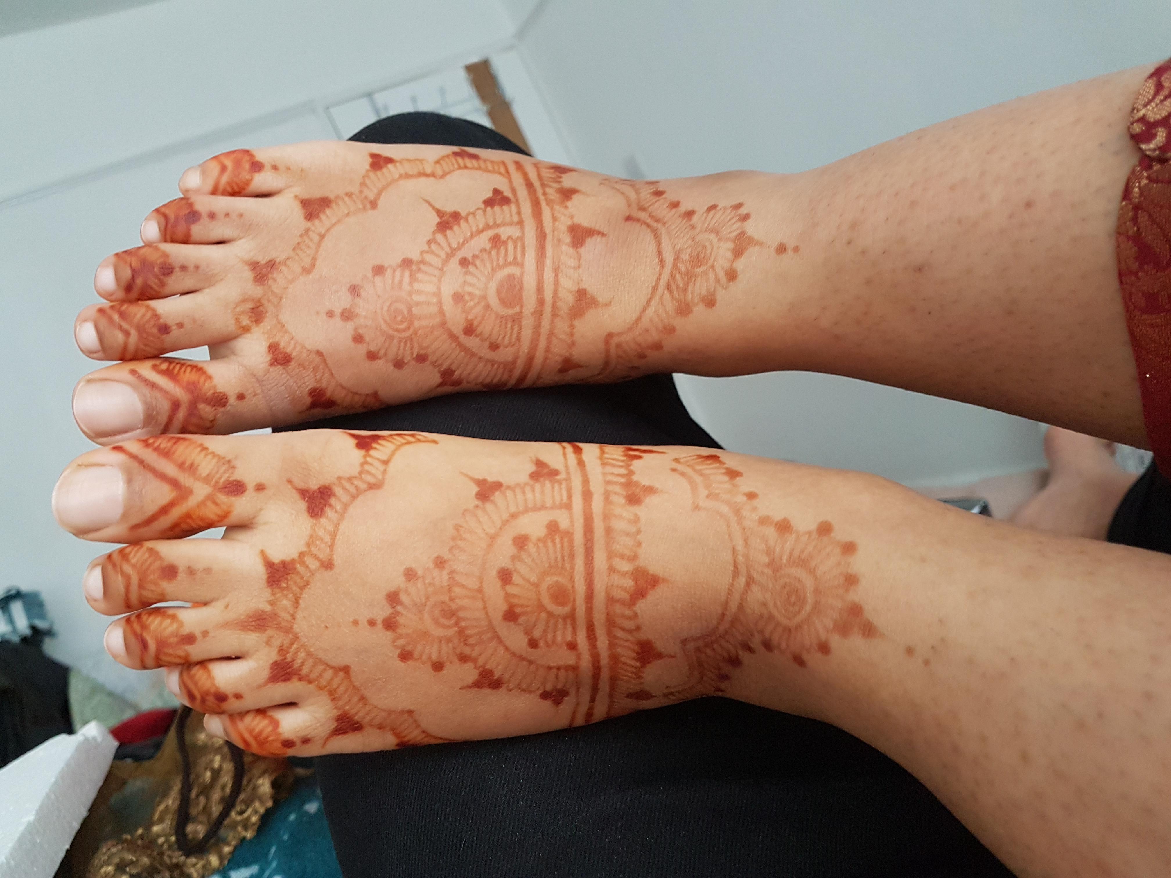 Seductive henna on my feet. Does this make you uncomfortable in your pants? | Scrolller