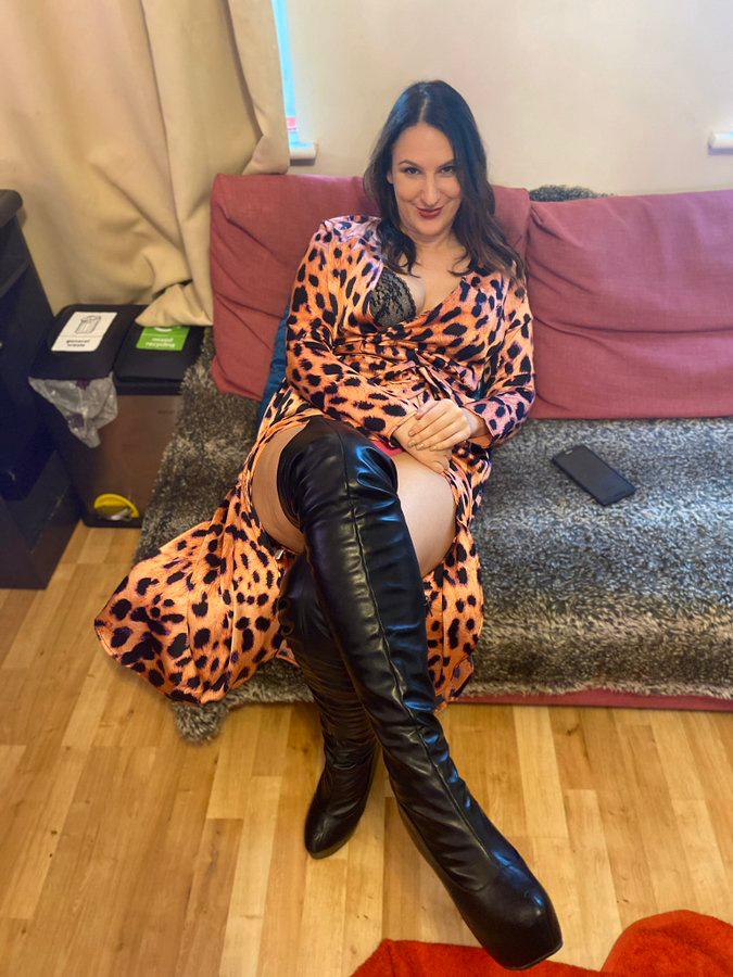 Seeking for a serious sissy sub/slave who is fully ready to serve a ...