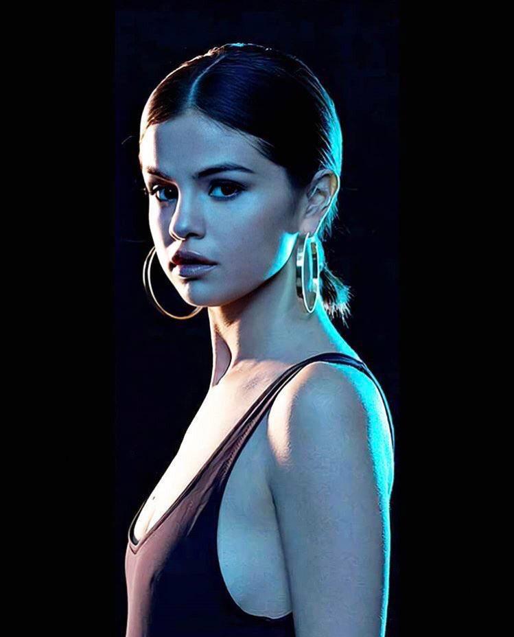 Selena Gomez | Scrolller