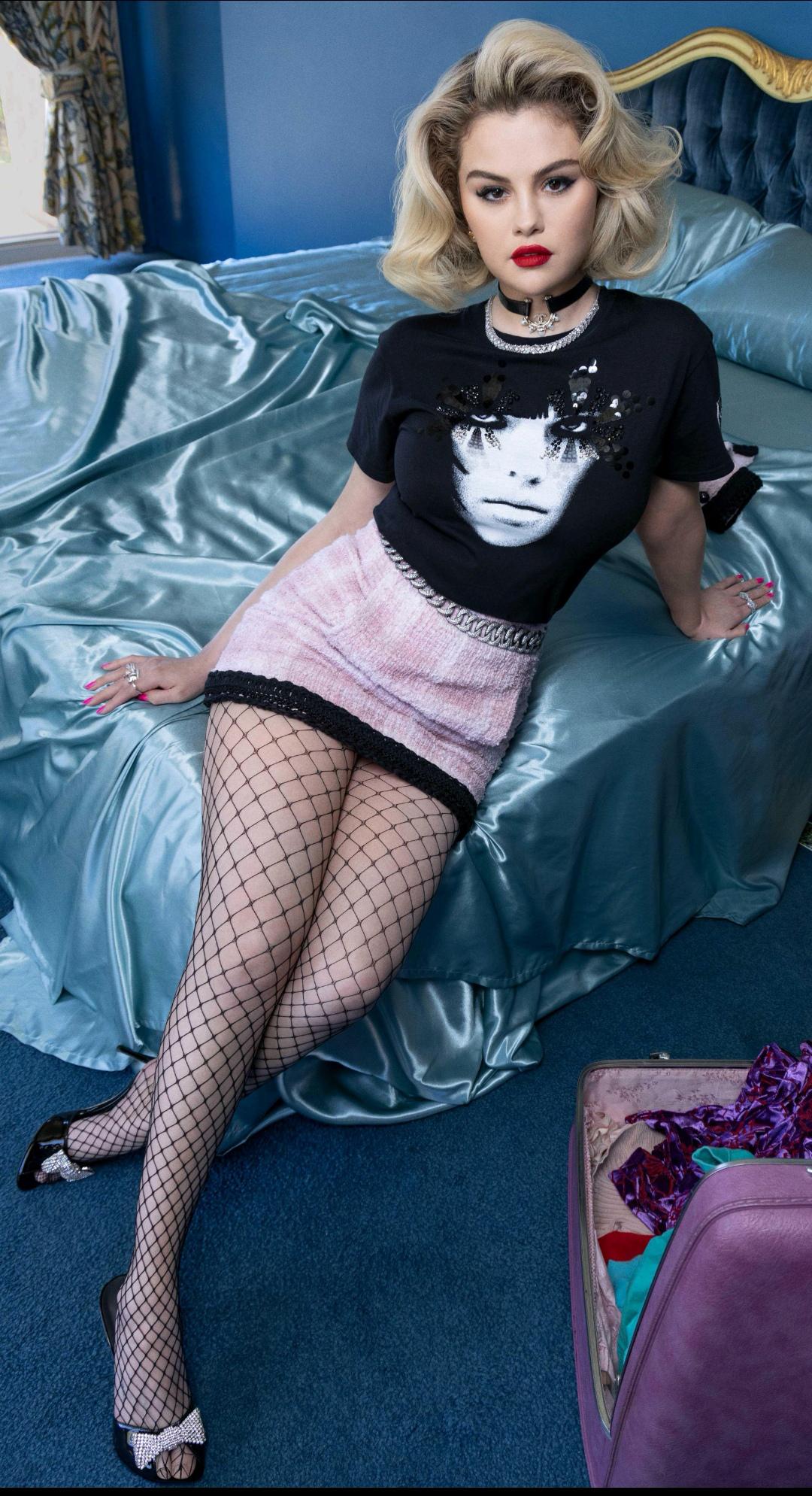 Selena is teasing us, what would you do? | Scrolller