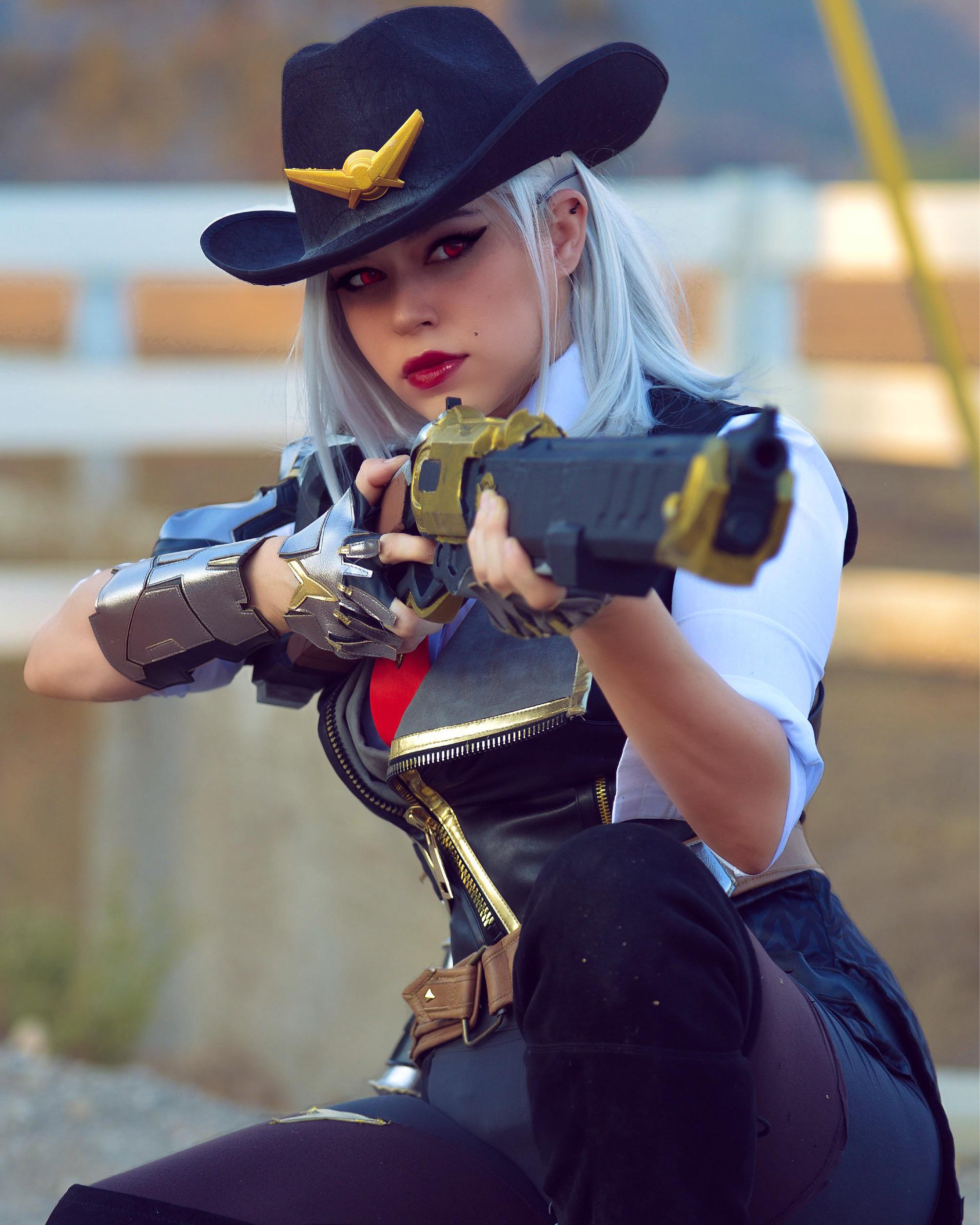 Self Ashe From Overwatch Cosplay Scrolller