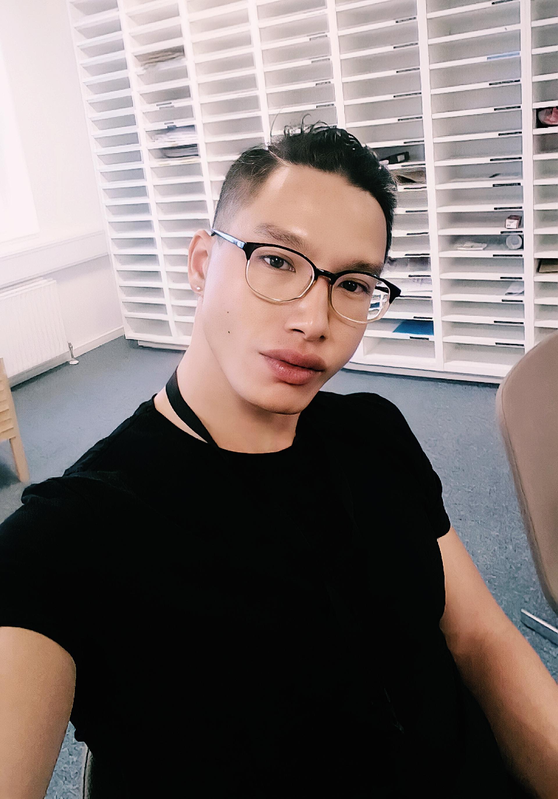 [Self] Hi from the office 👋 | Scrolller