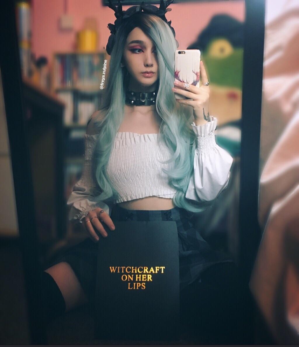 [self] on her lips 💙🌿 | Scrolller