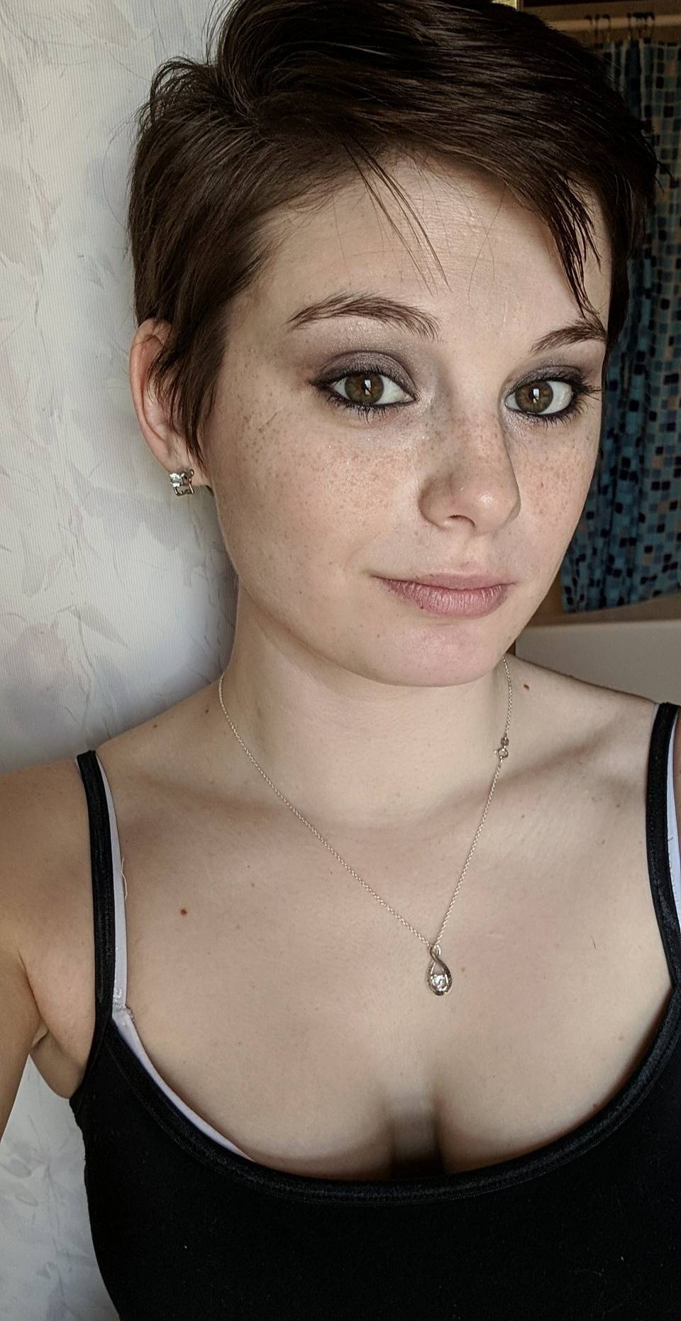 (self) sorry guys, I'm awful at smiling for pics | Scrolller