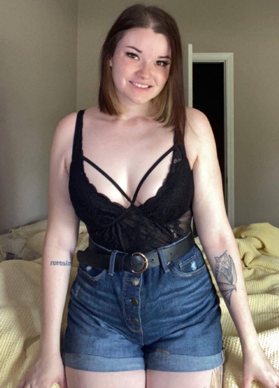 Self timer. Happy Friday! 😃. {Over 18} | Scrolller