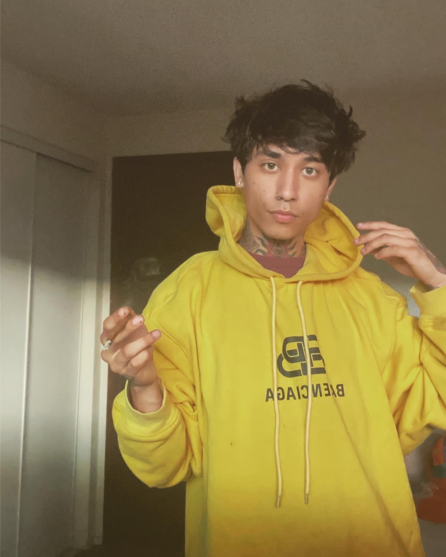 [self] who else likes wearing designer? | Scrolller