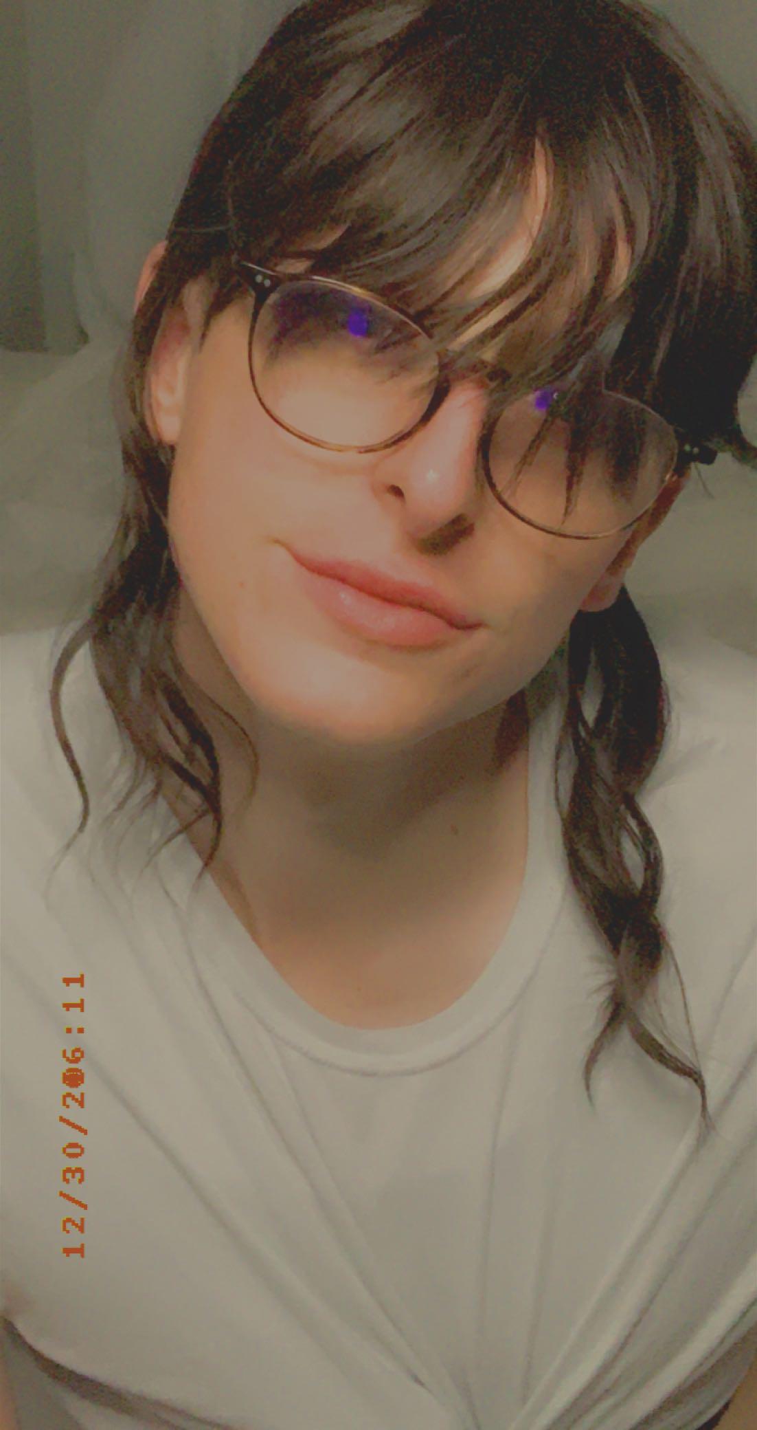 Selfie Eve 🌙 | Scrolller