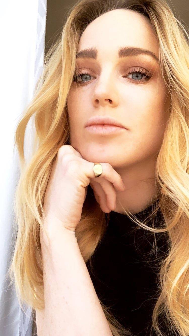 Selfie Queen | Scrolller