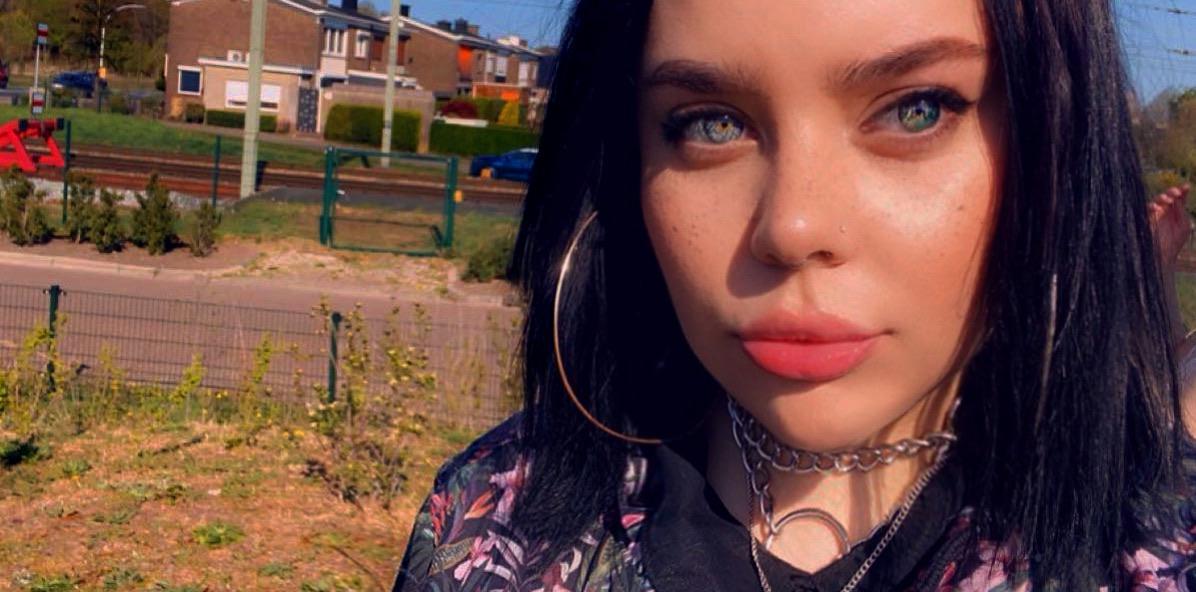 Selfie Saturday 🌺 first time going out in 6 weeks. Finally beat corona😷 | Scrolller