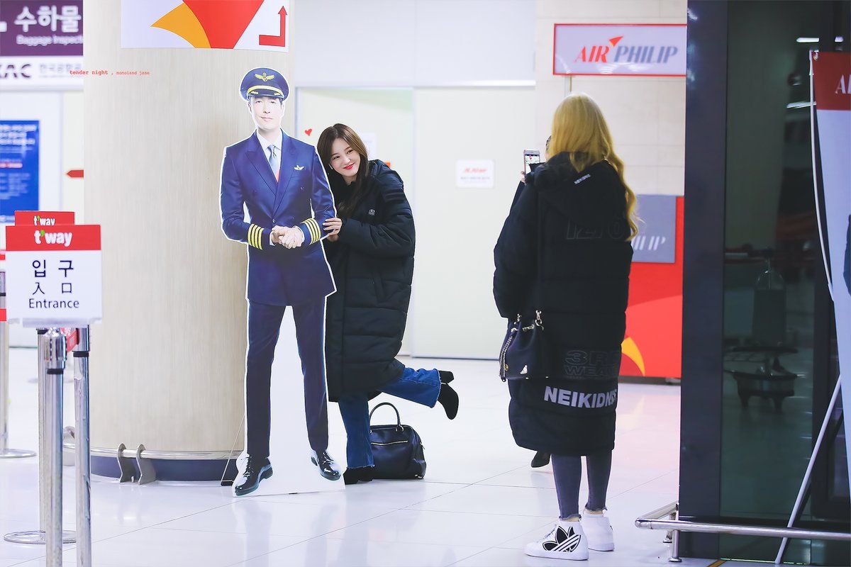 Selfie With The Pilot | Scrolller