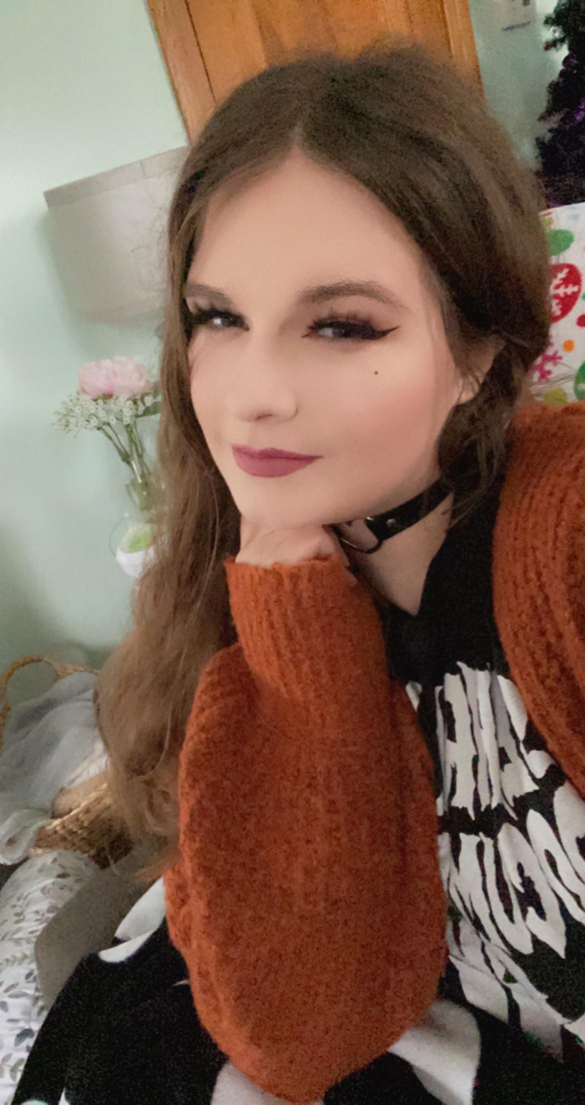 [Selling] [US] Hi there! 🌻 My name is Jess, I like horror movies, video games, and energy drinks ...